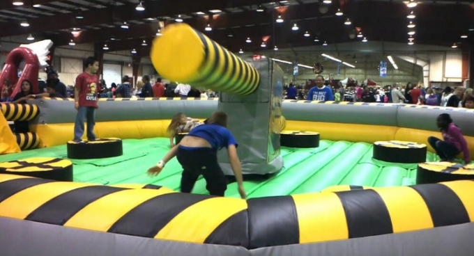 Challenge Inflatable Meltdown Wipeout Sport Game With Rotative Machine